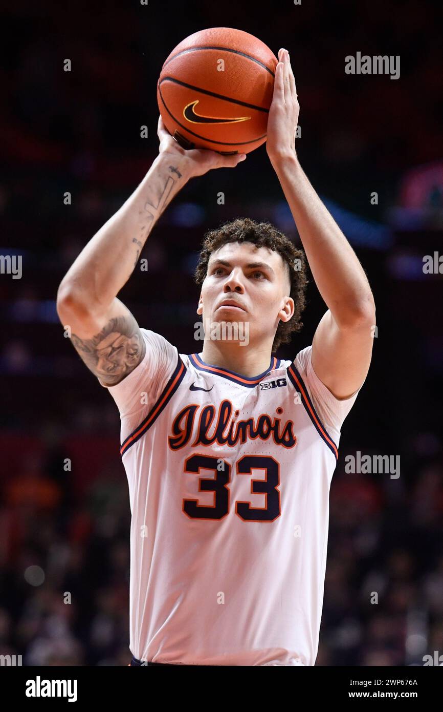 CHAMPAIGN, IL - MARCH 05: Illinois Fighting Illini Forward Coleman ...