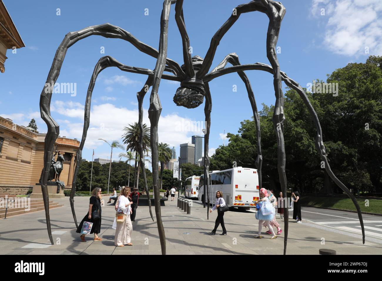 Sydney, Australia. 5th March 2024. Giant spider bronze sculpture 'Maman ...