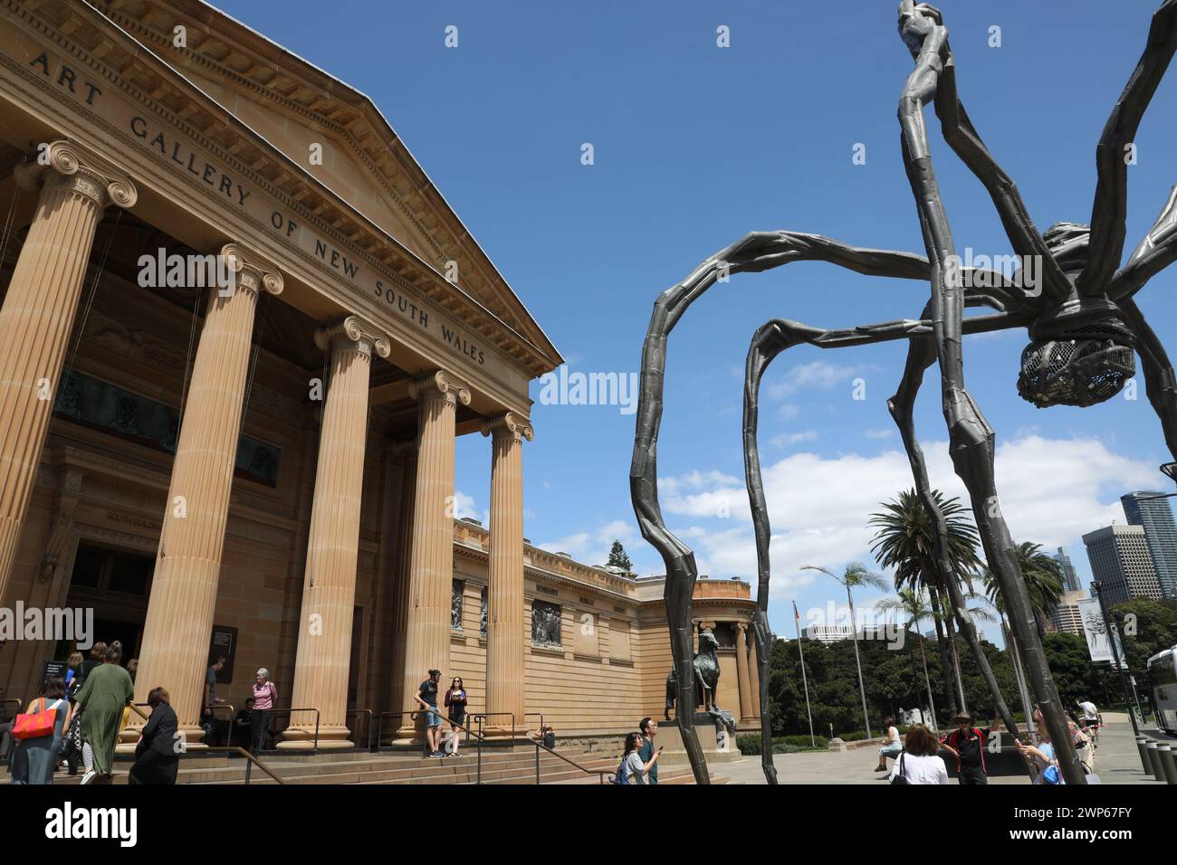 Sydney, Australia. 5th March 2024. Giant spider bronze sculpture 'Maman ...