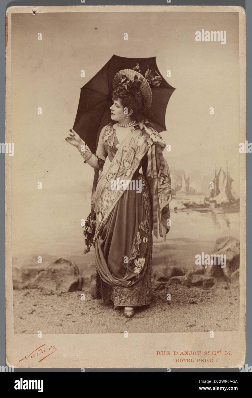 Portrait of a woman [actress, money in a stage costume] Nadar (1820 ...