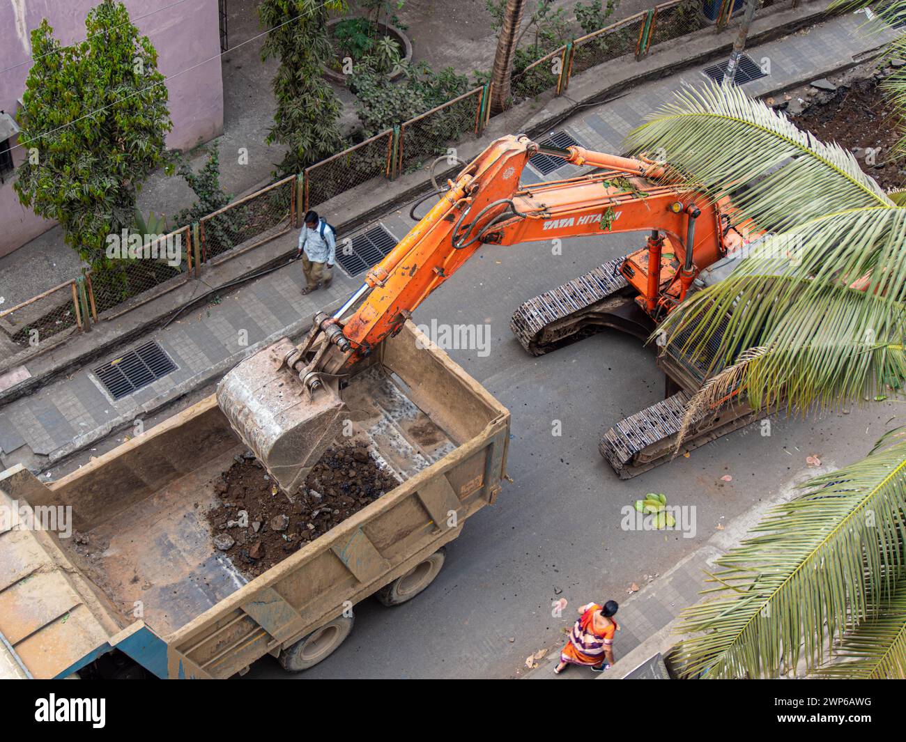 01 09 2024 Caterpillar driven hydraulic Earth excavator machine in ...