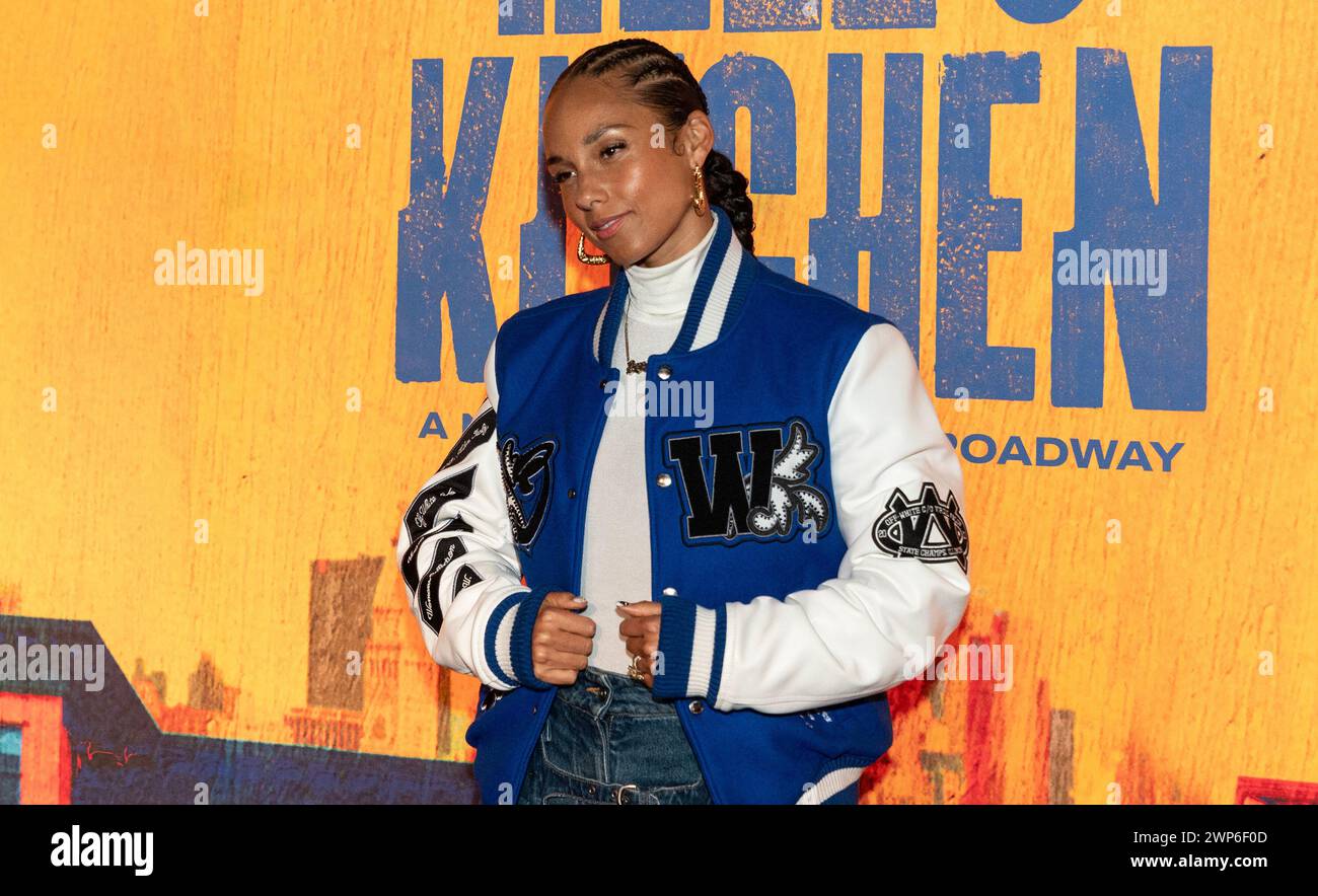 Alicia keys jeans hi-res stock photography and images - Alamy