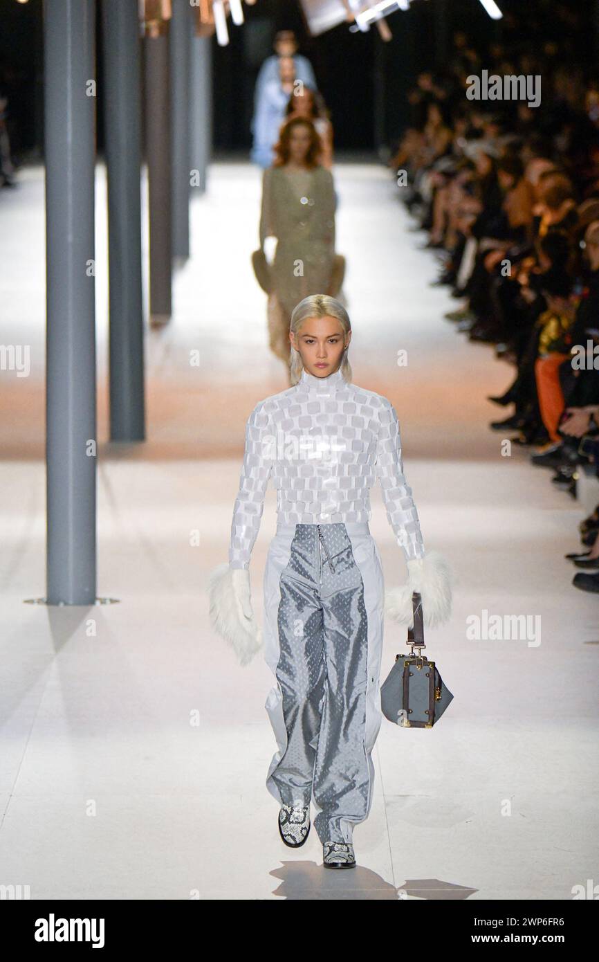 Australian singer model hi-res stock photography and images - Alamy