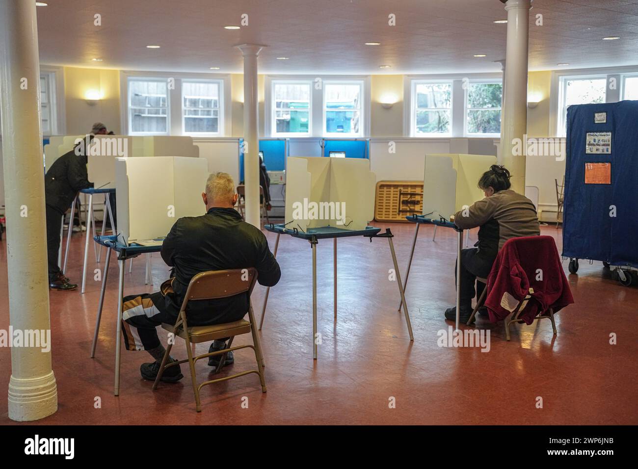 Super vote center hi-res stock photography and images - Alamy