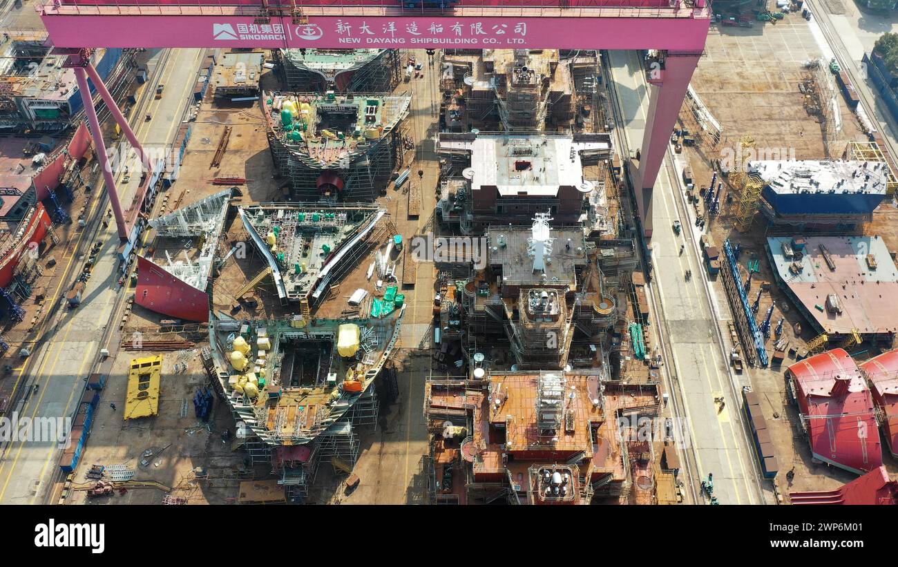 Aerial photo shows busy ship building in Guangling District, Yangzhou ...