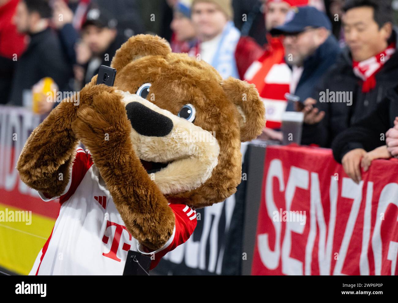Munich, Germany. 05th Mar, 2024. Soccer: Champions League, Bayern ...