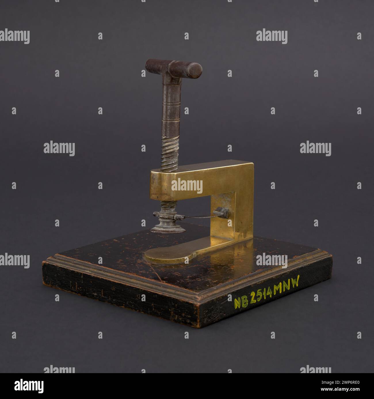 Compressing lever hi-res stock photography and images - Alamy