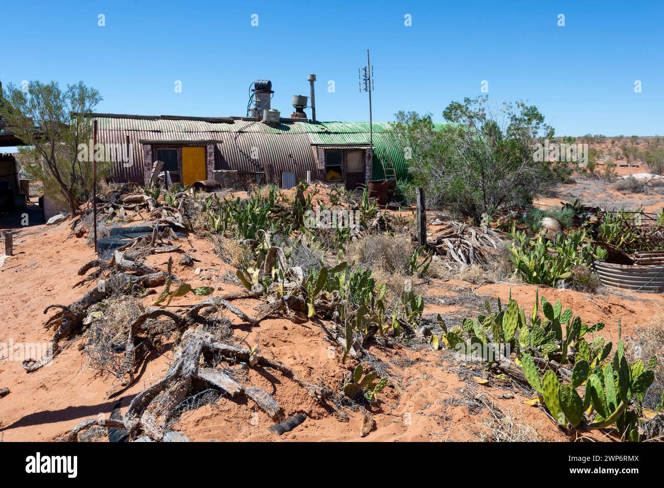 View of a donga in the Australian Outback along the Strzelecki Track ...