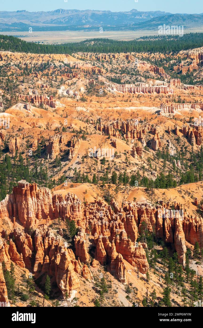 The Bryce Amphitheater at Bryce Canyon National Park in southern Utah ...