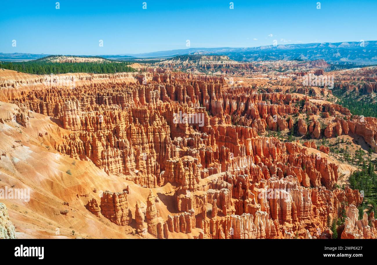The Bryce Amphitheater at Bryce Canyon National Park in southern Utah ...