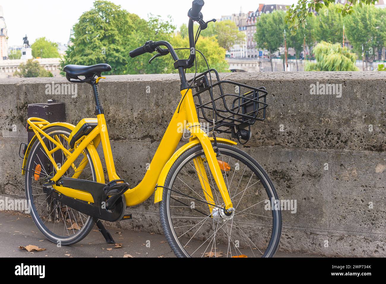 One bicycle hi-res stock photography and images - Alamy