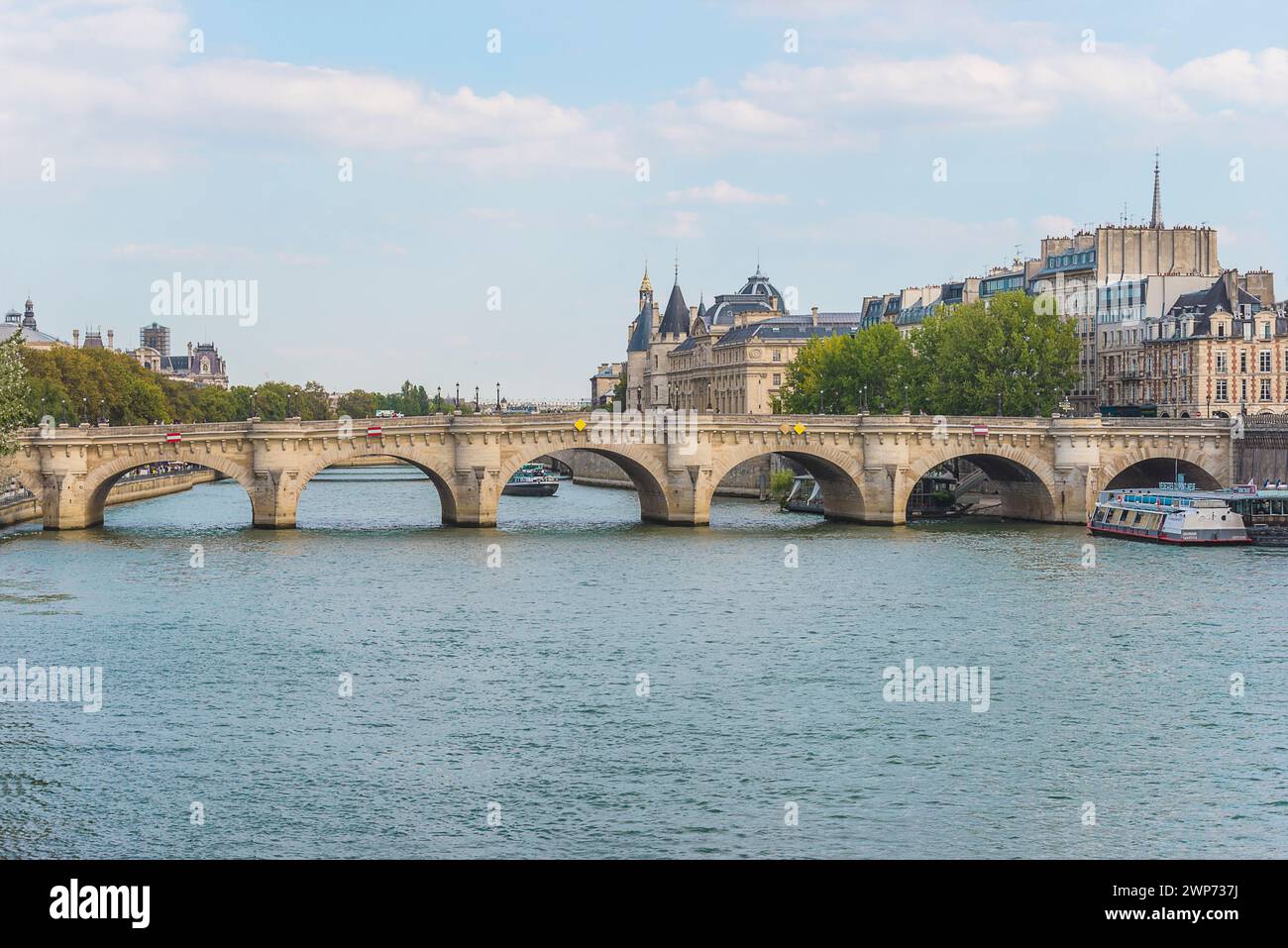 Parisian bridge Pont Neuf Stock Photo - Alamy