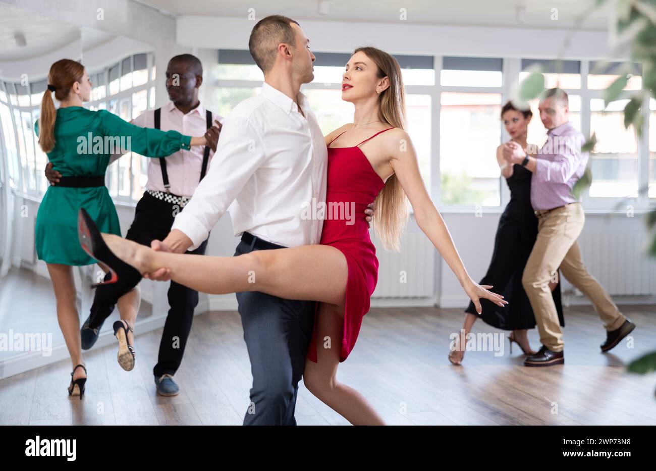 Tango dancing dancers lesson dance studio hi-res stock photography and ...