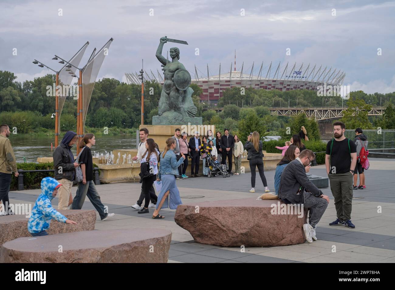 Promenade am Weichselufer, Statue der Warschauer Seejungfer ...