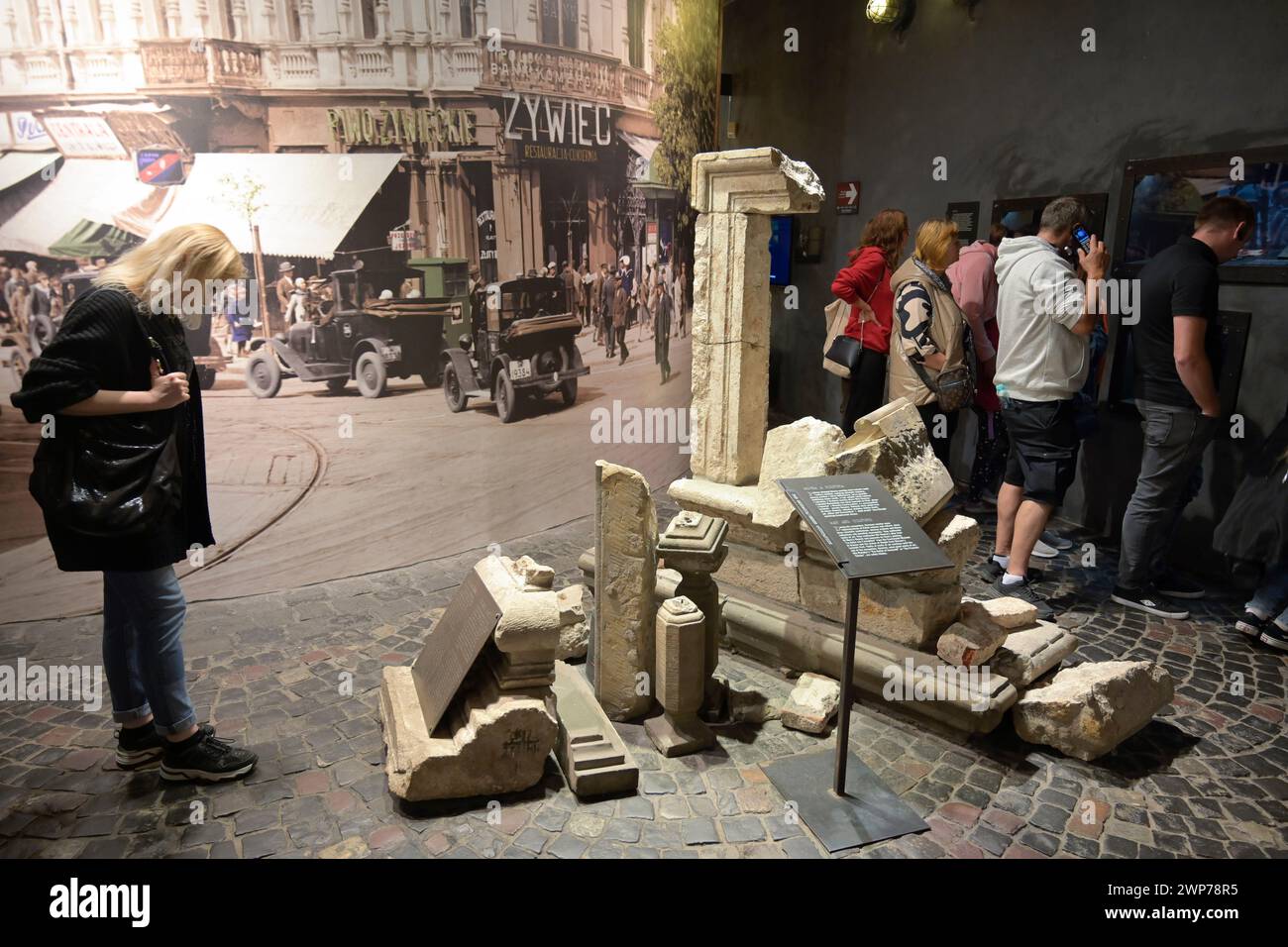 Museum des warschauer aufstandes hi-res stock photography and images ...