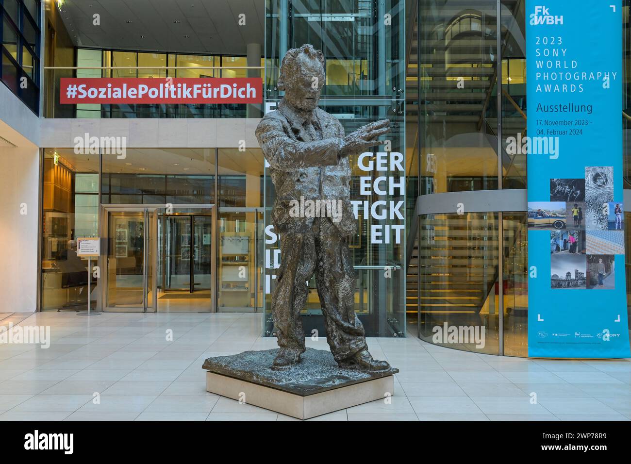 Skulptur von Rainer Fetting, Willy Brandt, Willy-Brandt-Haus ...