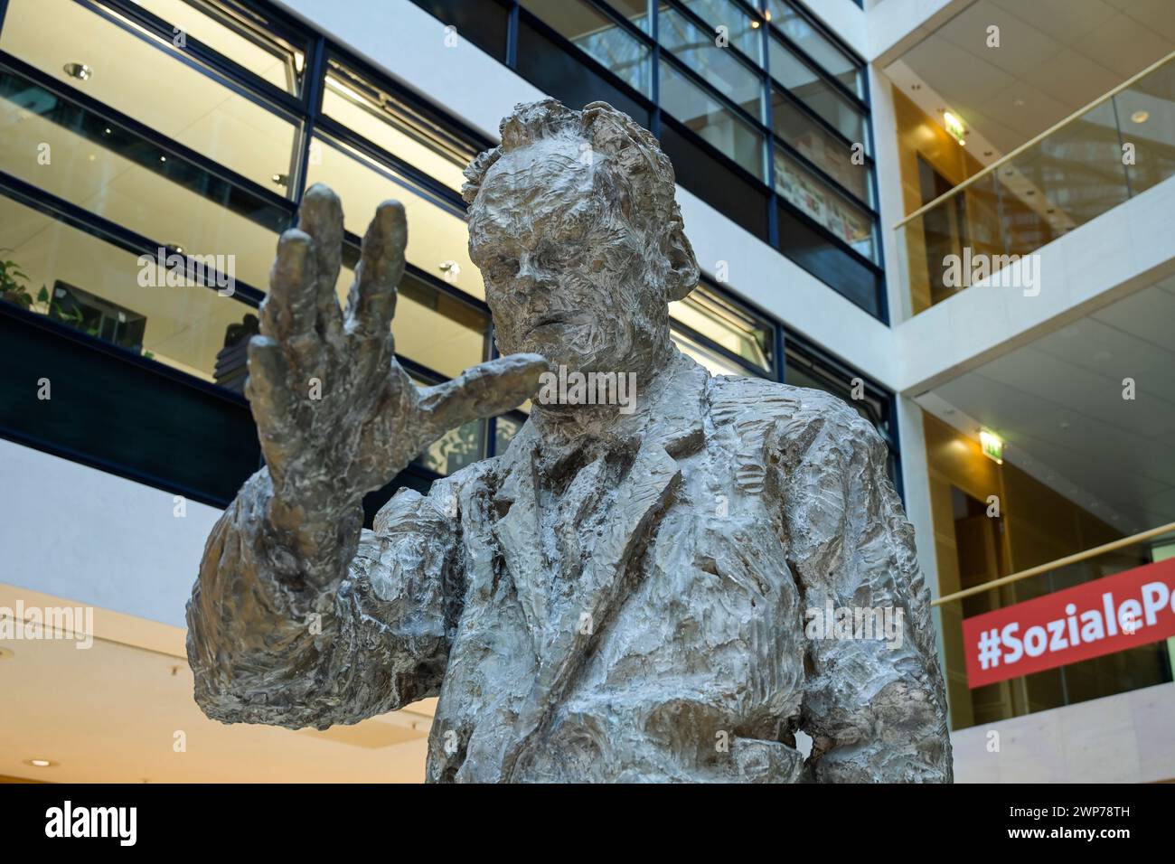 Skulptur von Rainer Fetting, Willy Brandt, Willy-Brandt-Haus ...