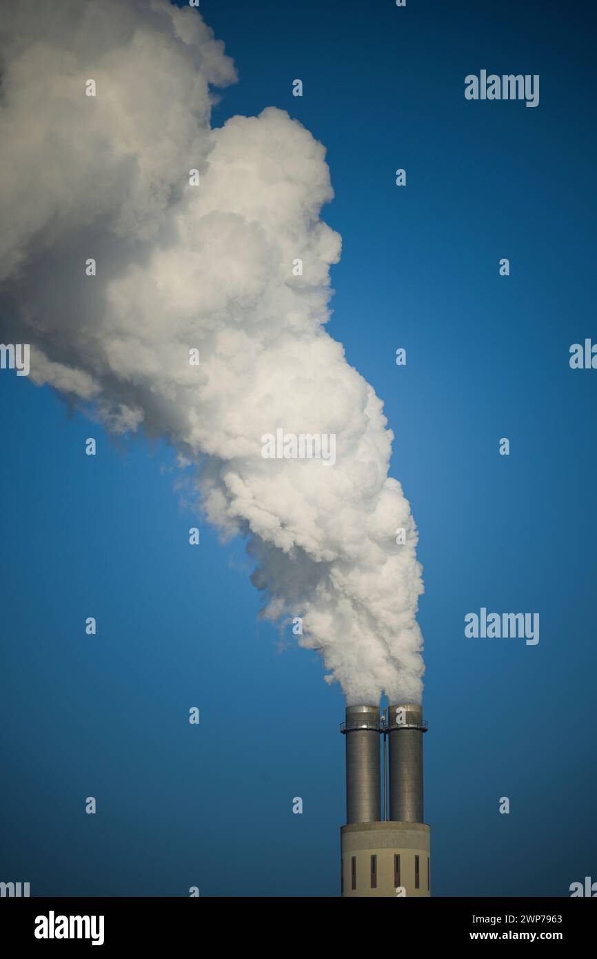 Wasserdampf hi-res stock photography and images - Alamy