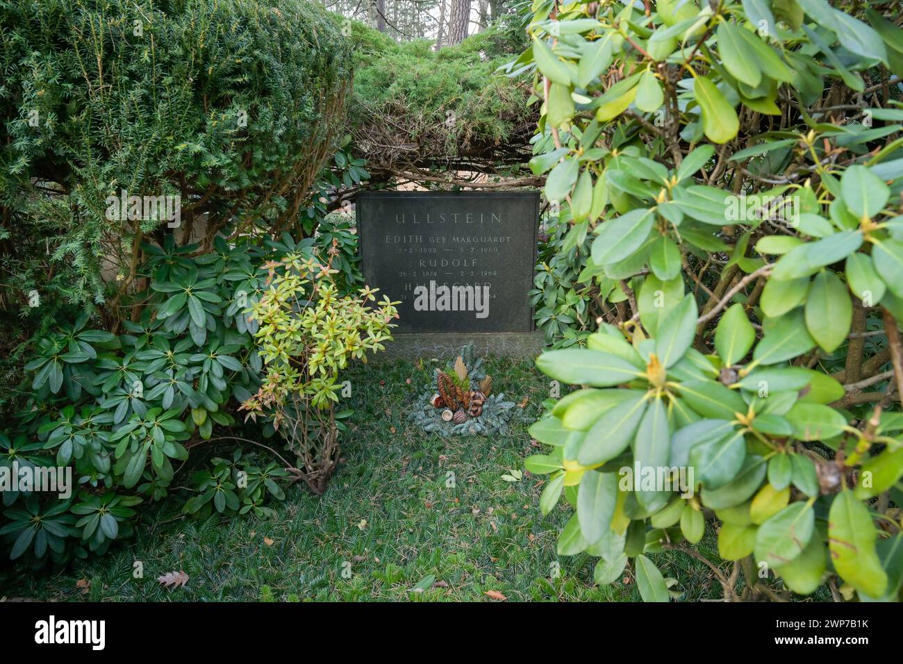 Edith, Rudolf und Hildegard Ullstein, Grab, Waldfriedhof Dahlem ...