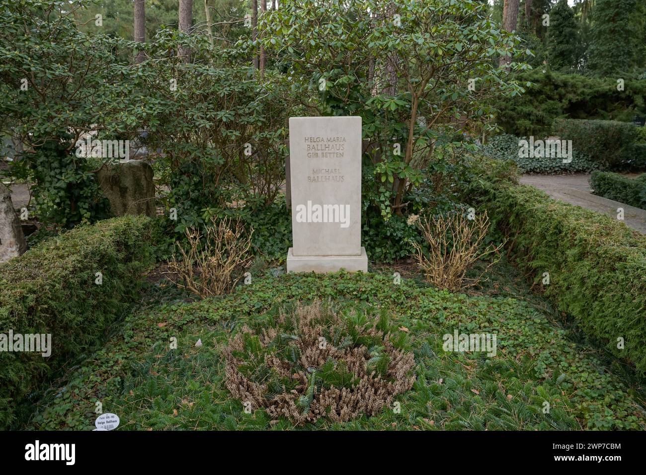 Helga Maria und Michael Ballhaus, Grab, Waldfriedhof Dahlem, Hüttenweg ...