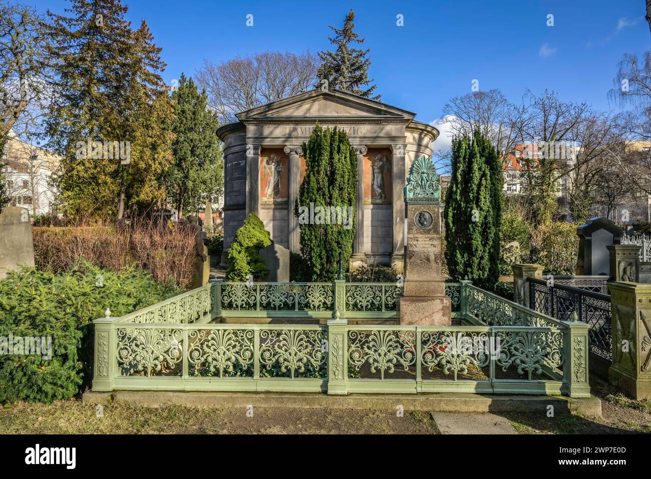 Karl Friedrich Schinkel, Grab, hinten Mausoleum Hitzig ...
