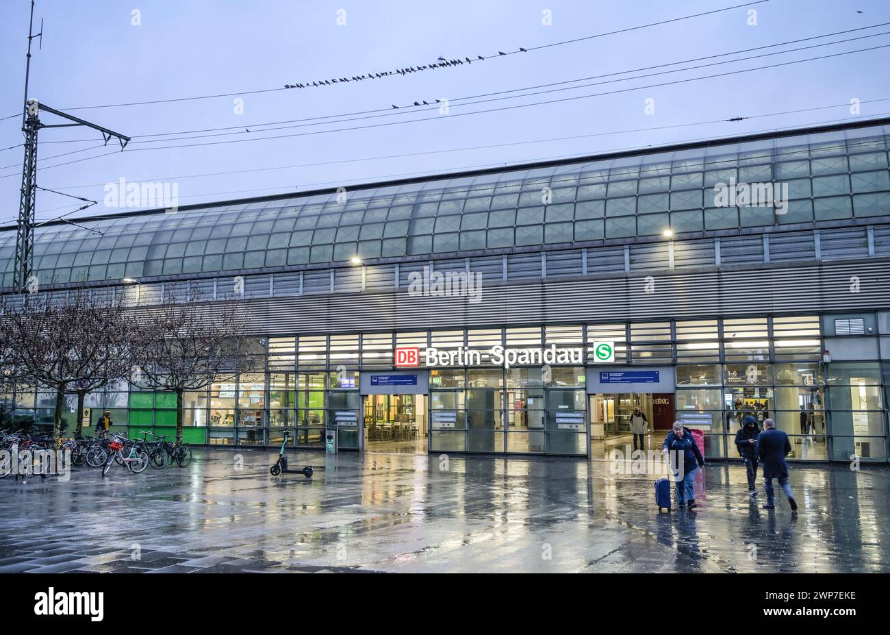 Bahnhof Spandau, Berlin, Deutschland Stock Photo - Alamy