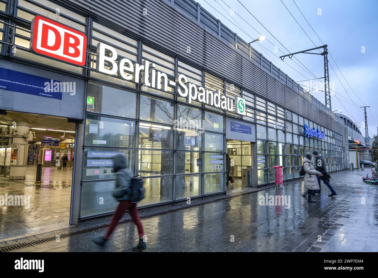 Bahnhof Spandau, Berlin, Deutschland Stock Photo - Alamy