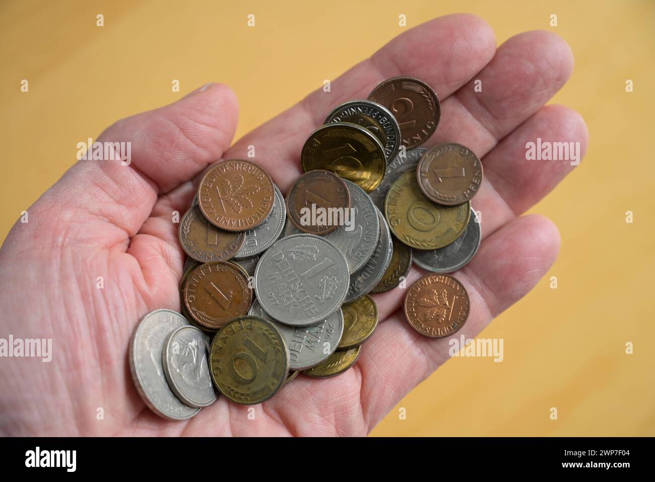 Alte deutsche Münzen, Pfennige, D-Mark Stock Photo - Alamy