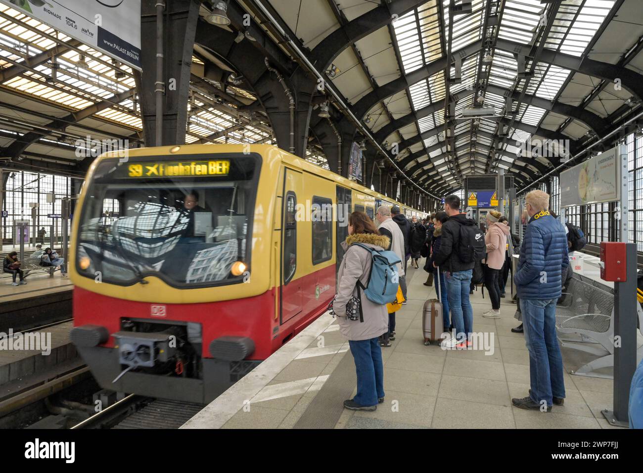 Berliner s bahn bahnhof hi-res stock photography and images - Alamy