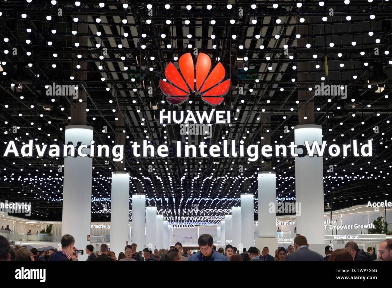 Huawei Messestand, MWC Mobile World Congress 2024, Barcelona, Spanien Stock Photo - Alamy
