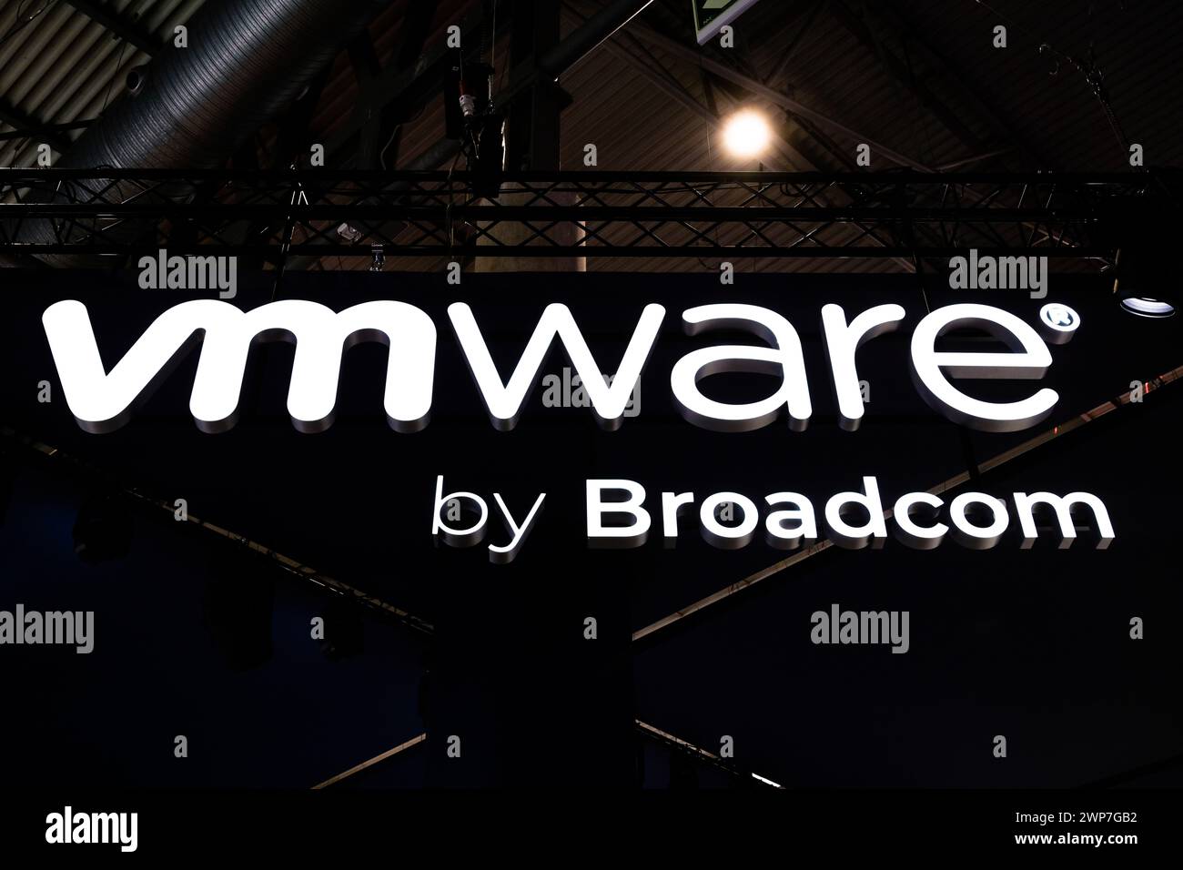 Broadcom vmware hi-res stock photography and images - Alamy