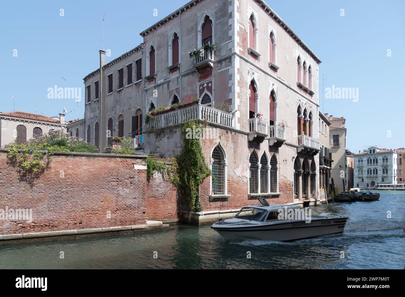 Ca' Priuli upon Rio de San Polo in San Polo sestiere in historic centre ...