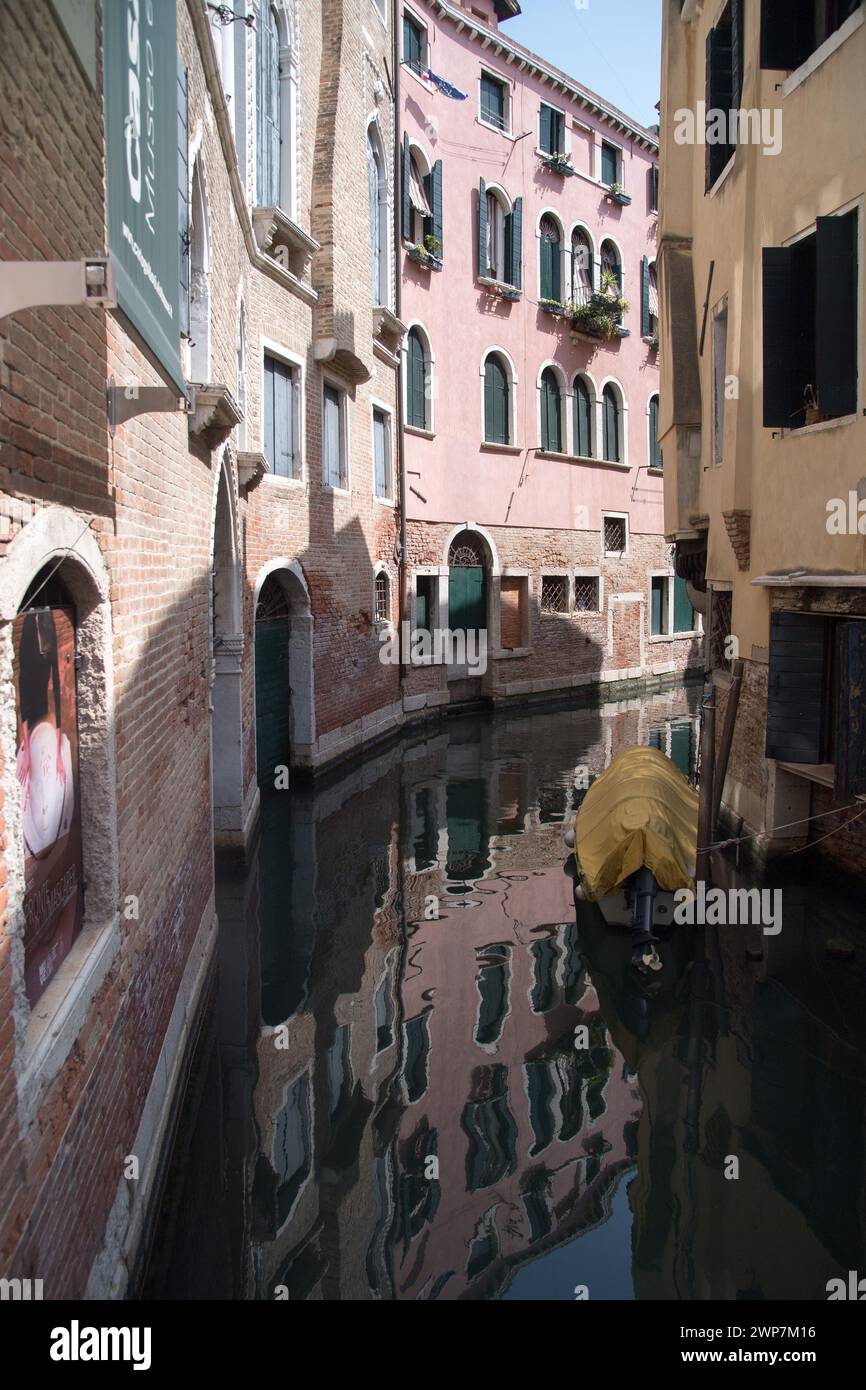 Rio S.Toma in San Polo sestiere in historic centre of Venice, Veneto ...