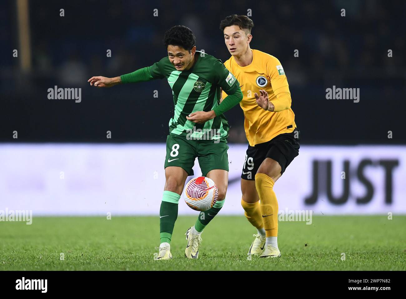 Zhejiang Professional Football Club defeated Shenzhen Peng City ...