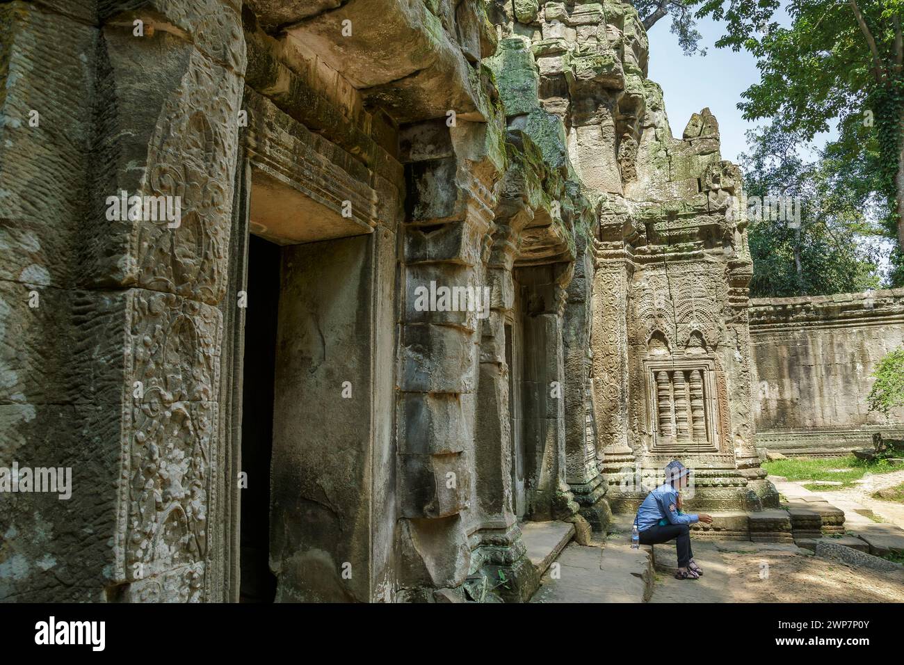 Inside angkor wat temple hi-res stock photography and images - Alamy
