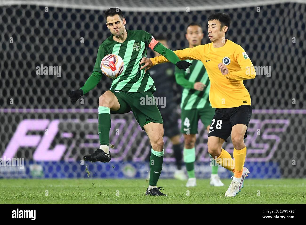 Zhejiang Professional Football Club defeated Shenzhen Peng City ...
