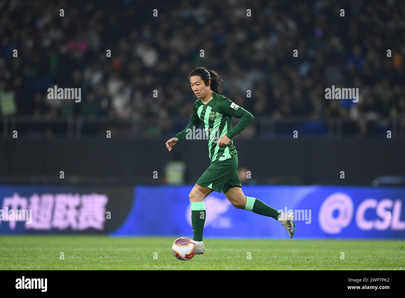 Zhejiang Professional Football Club defeated Shenzhen Peng City ...