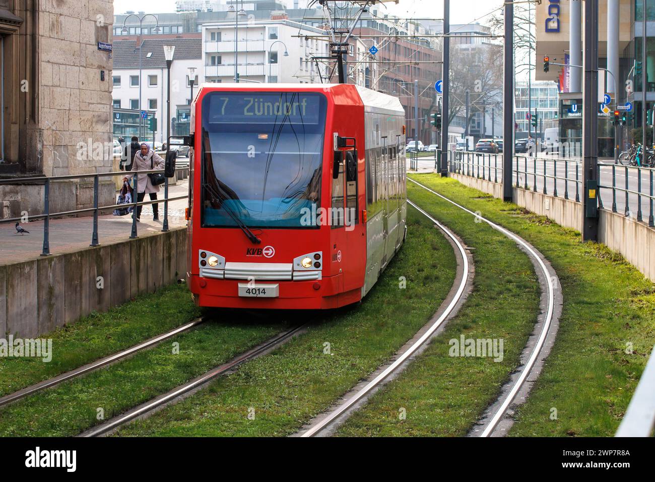 Greened track bed hi-res stock photography and images - Alamy