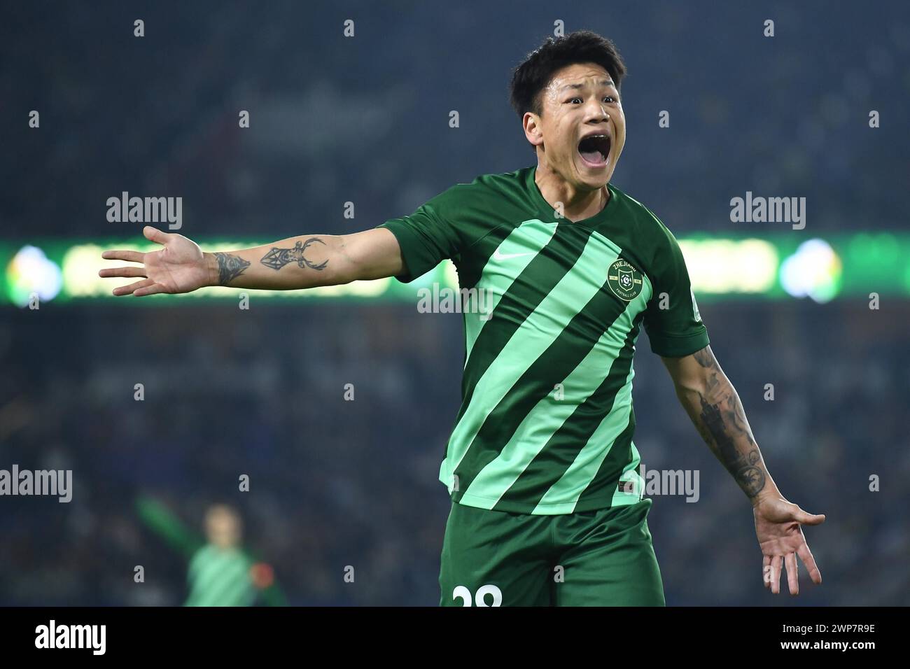 Zhejiang Professional Football Club defeated Shenzhen Peng City ...