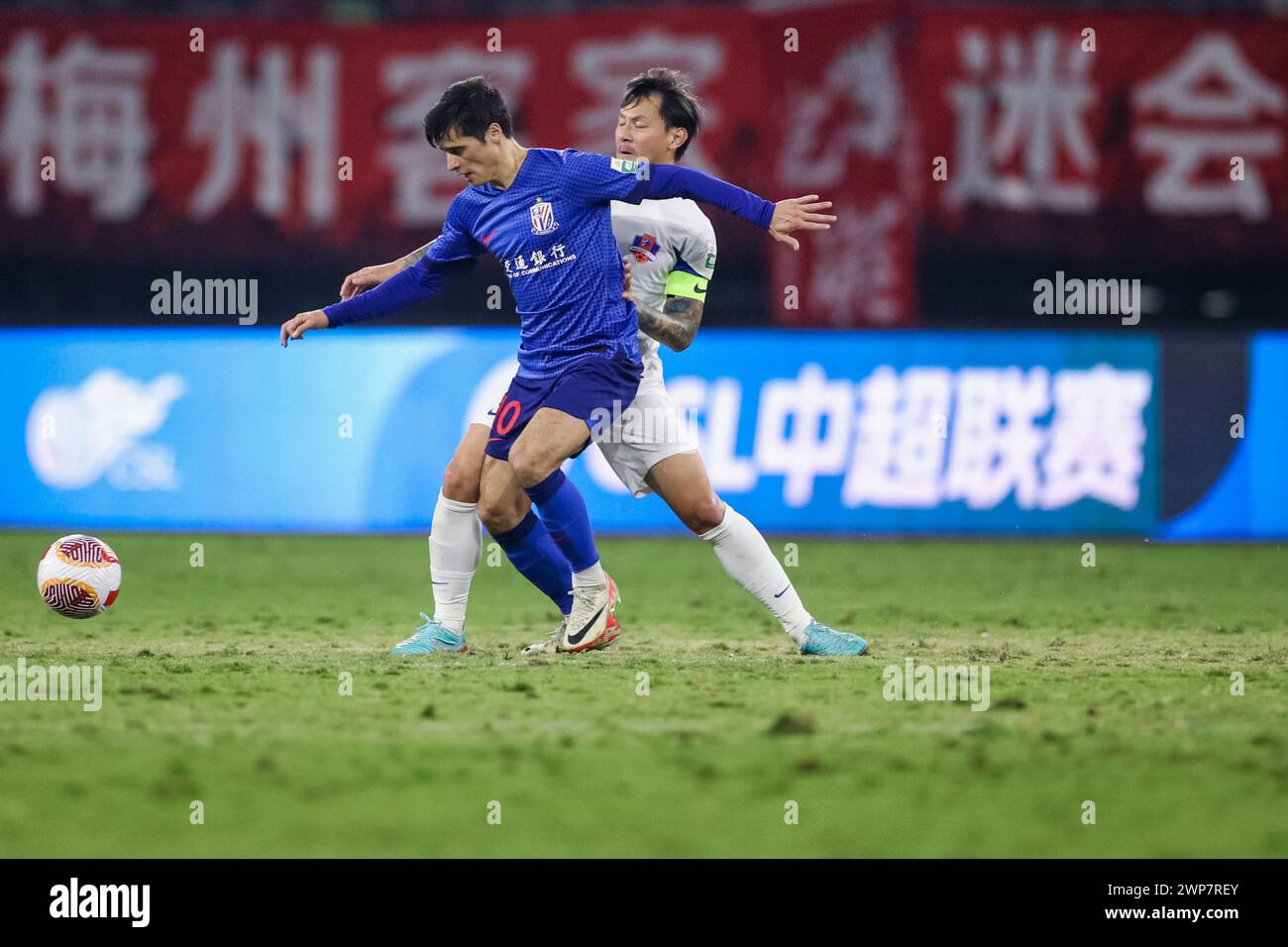 Shanghai Shenhua Football Club defeated Meizhou Hakka Football Club ...