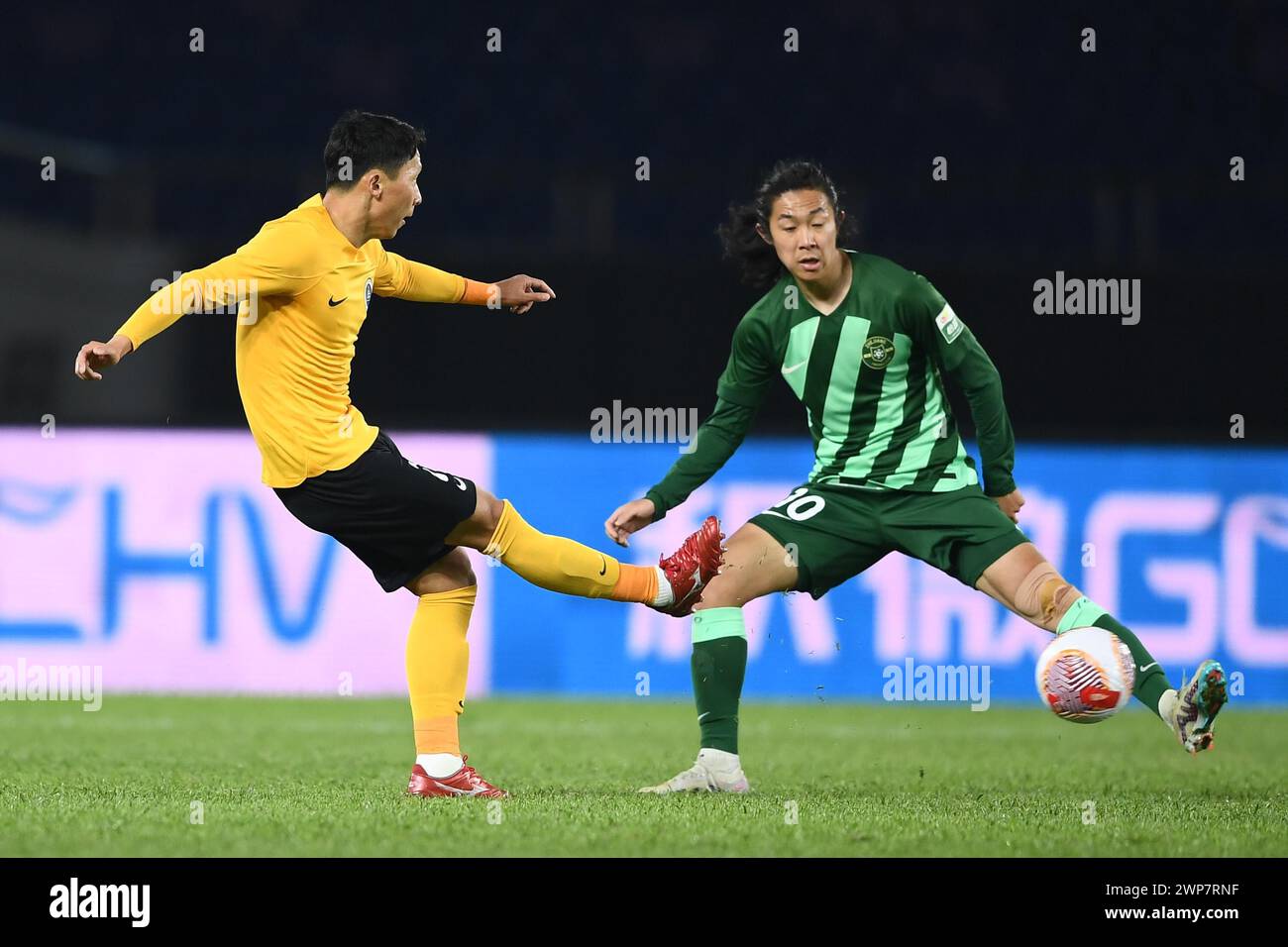Zhejiang Professional Football Club defeated Shenzhen Peng City ...