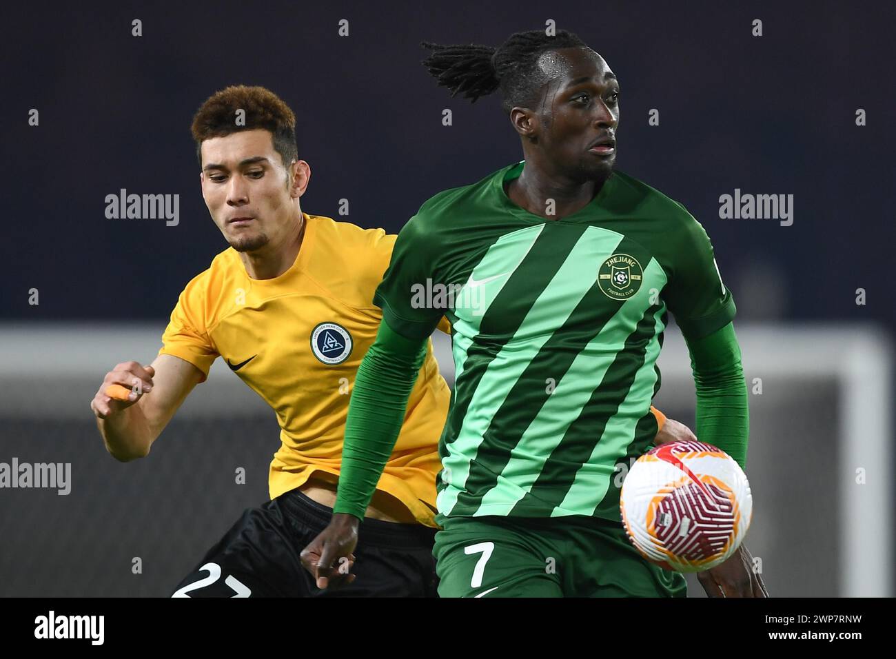 Zhejiang Professional Football Club defeated Shenzhen Peng City ...