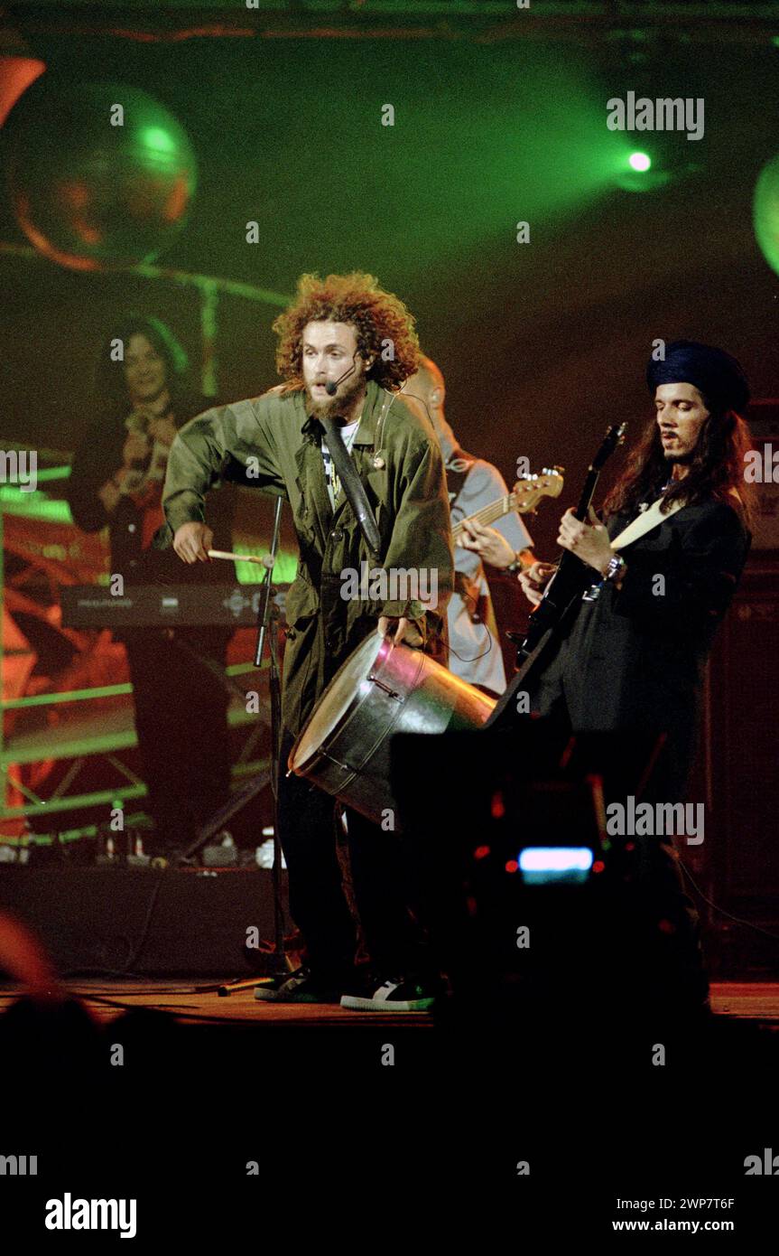Mtv music awards 1997 hi-res stock photography and images - Alamy
