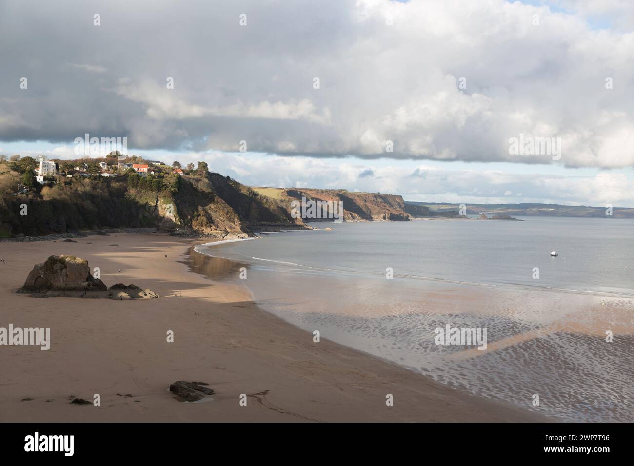 Tenby north beach beach hi-res stock photography and images - Alamy