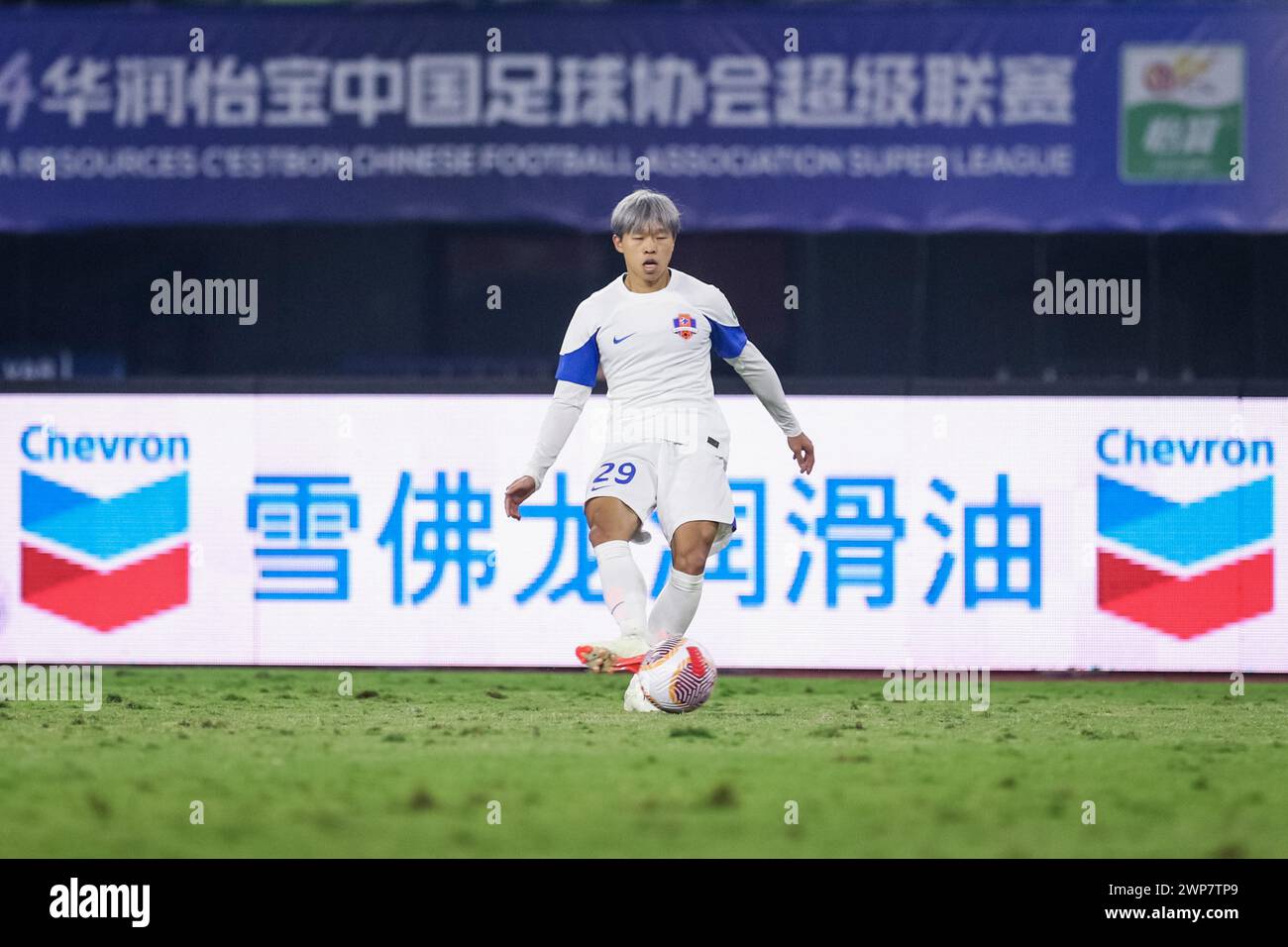 Shanghai Shenhua Football Club defeated Meizhou Hakka Football Club ...