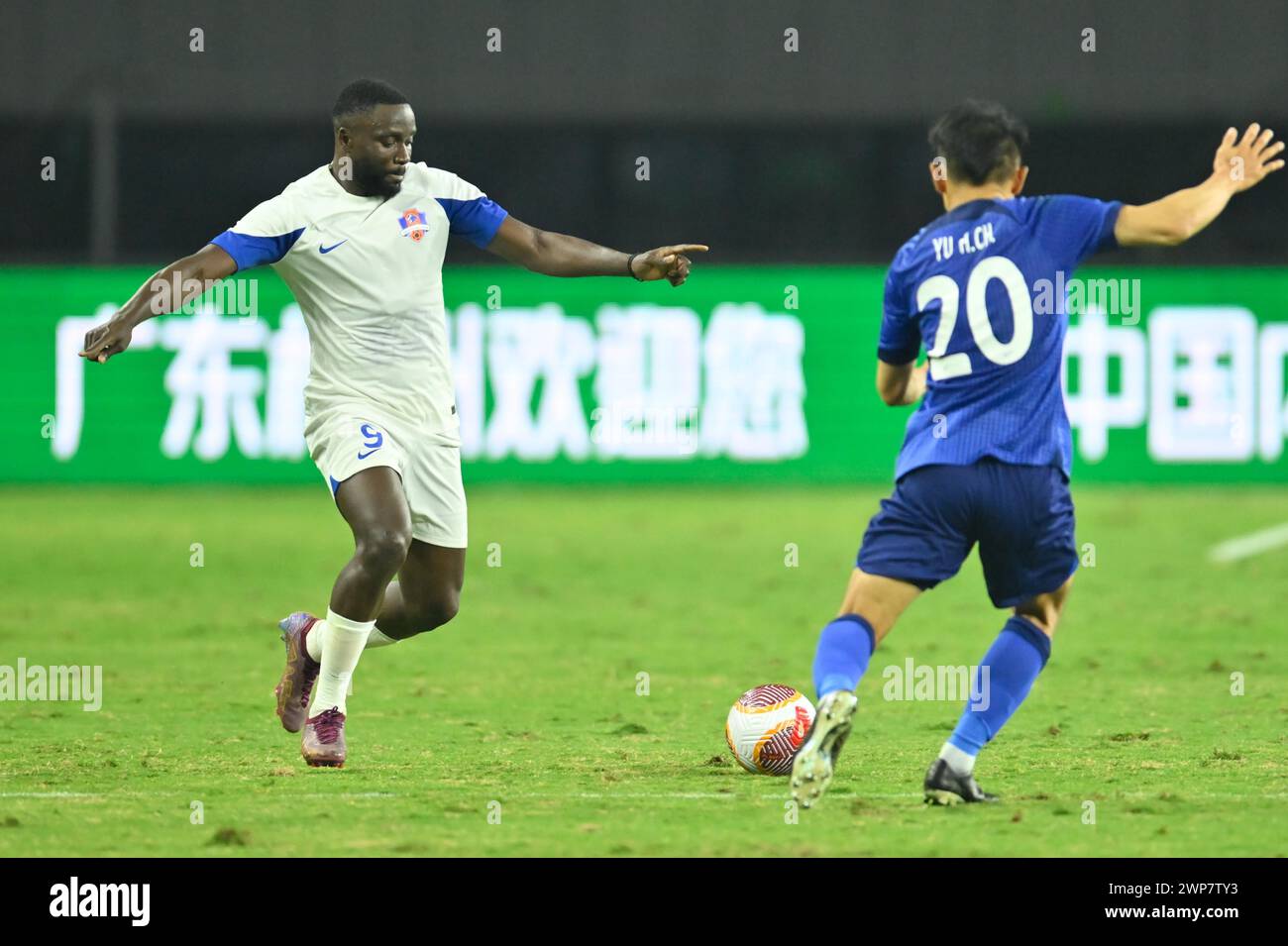 Shanghai Shenhua Football Club defeated Meizhou Hakka Football Club ...