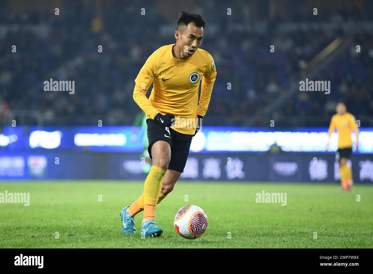 Zhejiang Professional Football Club defeated Shenzhen Peng City ...