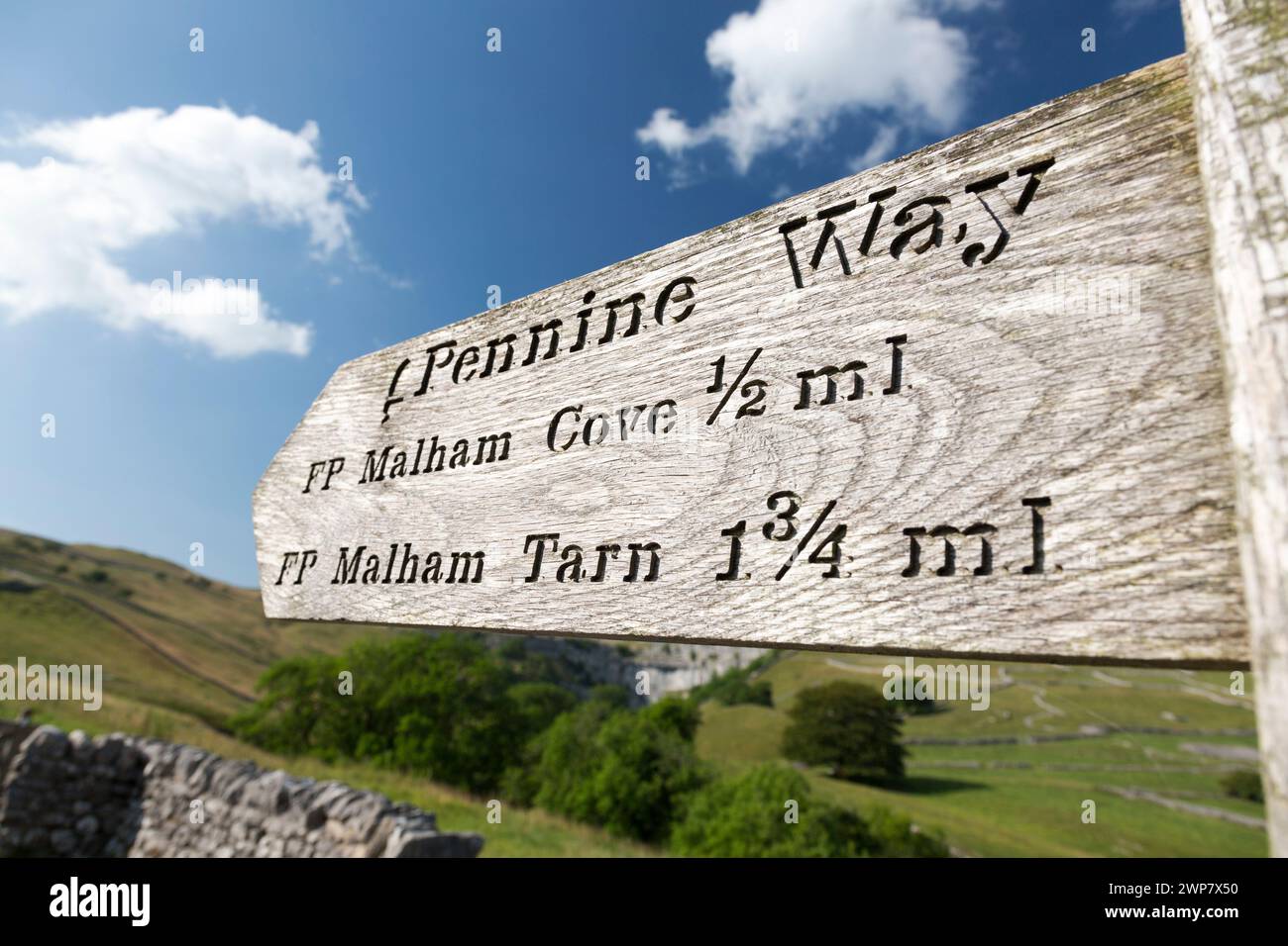 Pennine way sign post, Malham Cove, Malhamdale, Yorkshire Dales, UK ...