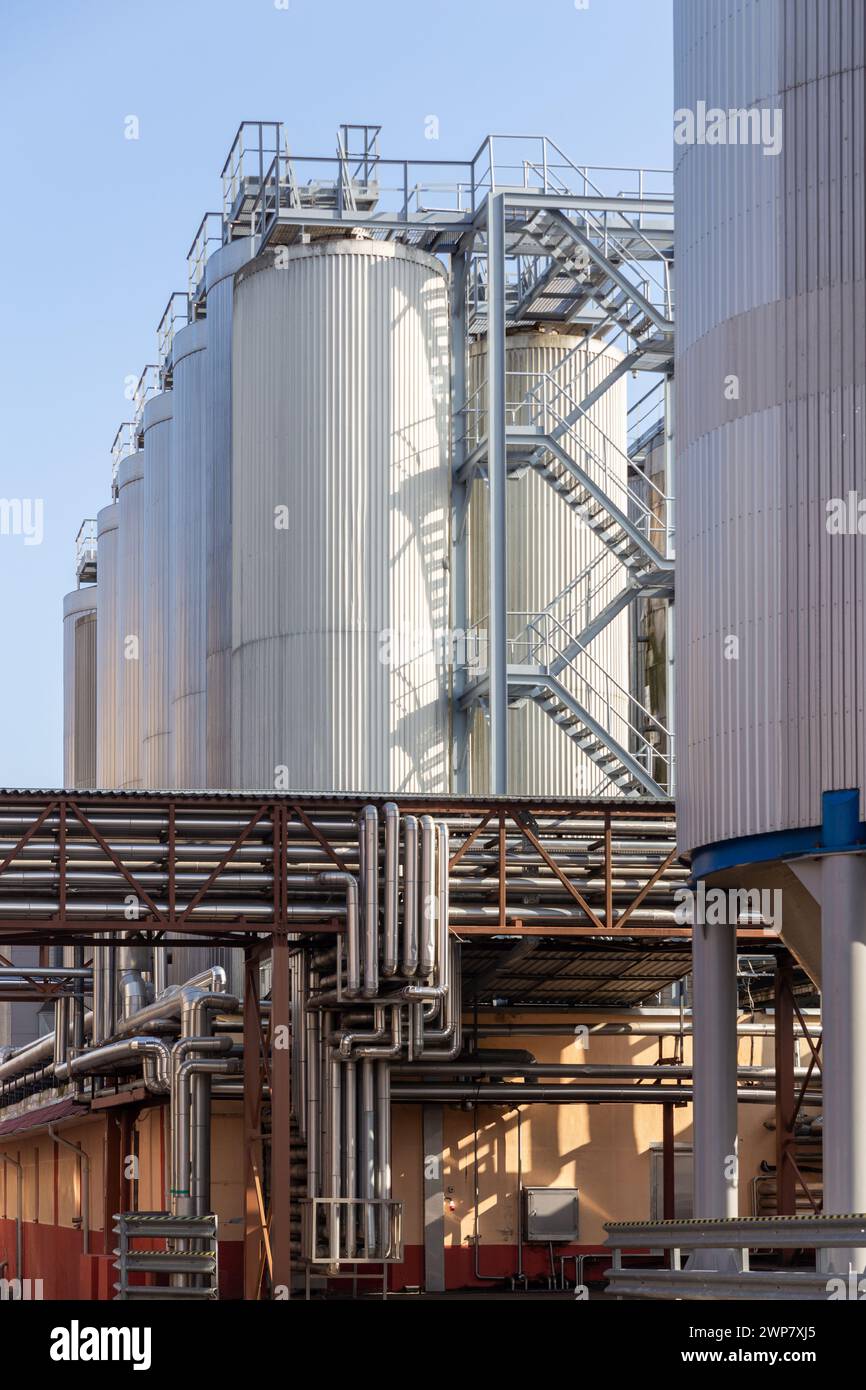 Silos and pipes hi-res stock photography and images - Alamy