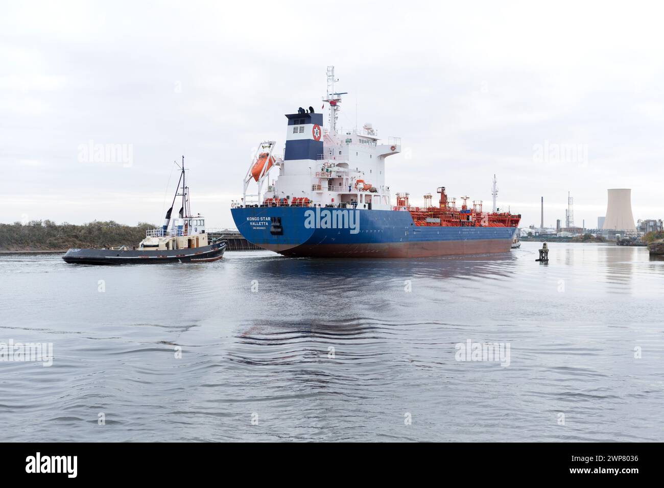 The Manchester ship canal-with big ship-at Ellesmere port Stock Photo ...